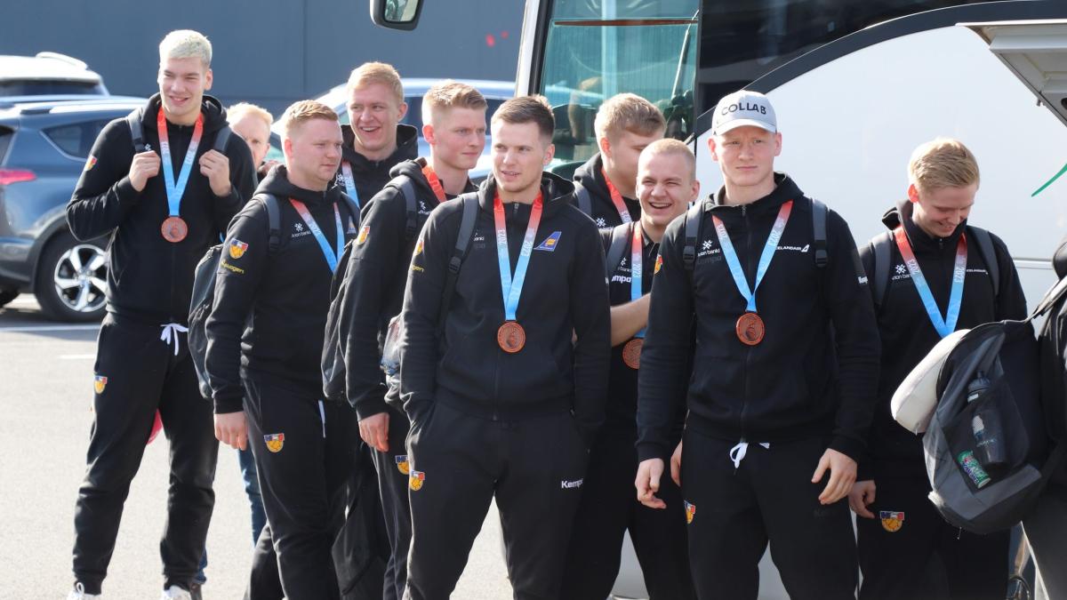 U-21 karla | Strákarnir komnir heim með bronsið | HSÍ